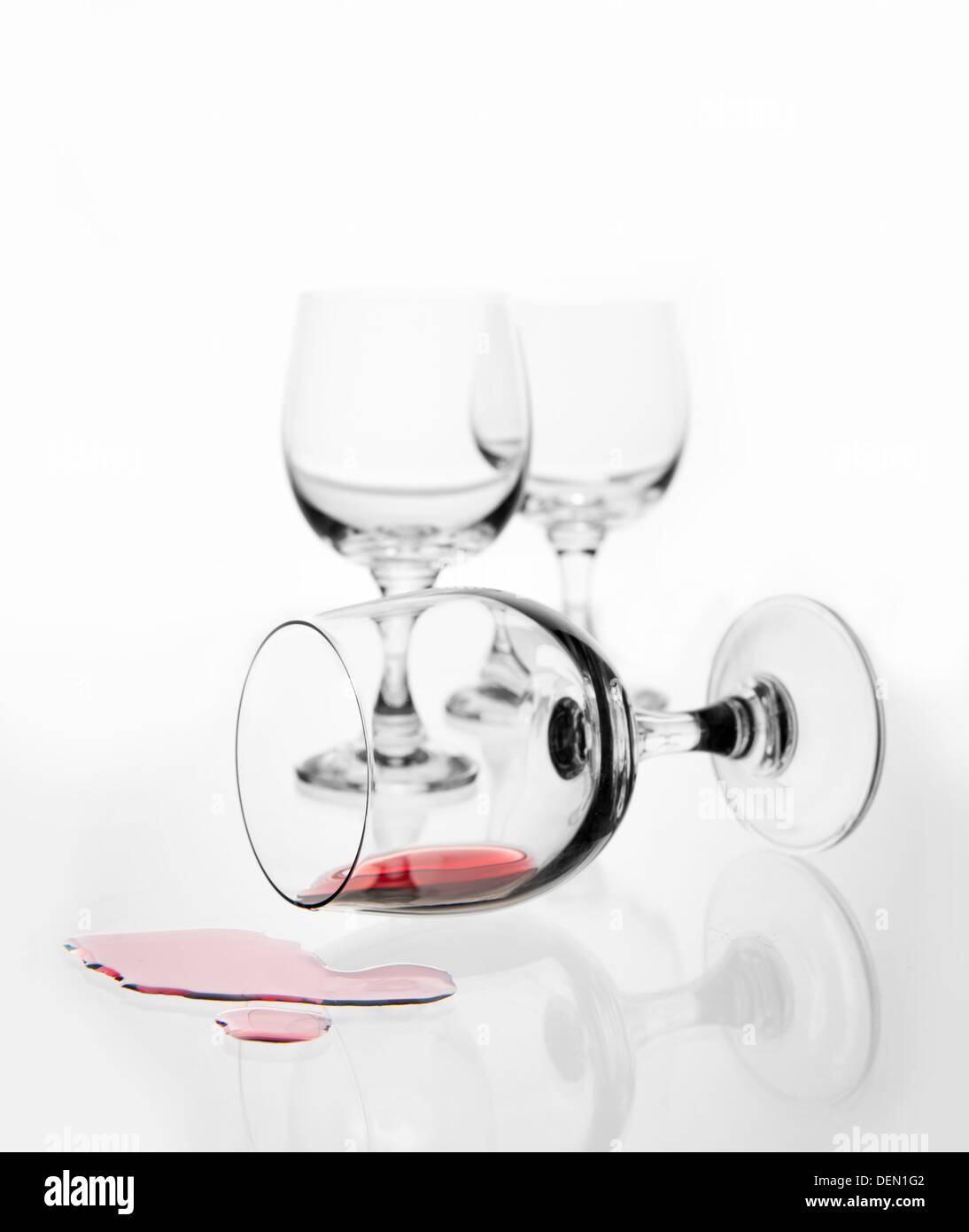 Pouring out wine hi-res stock photography and images - Alamy