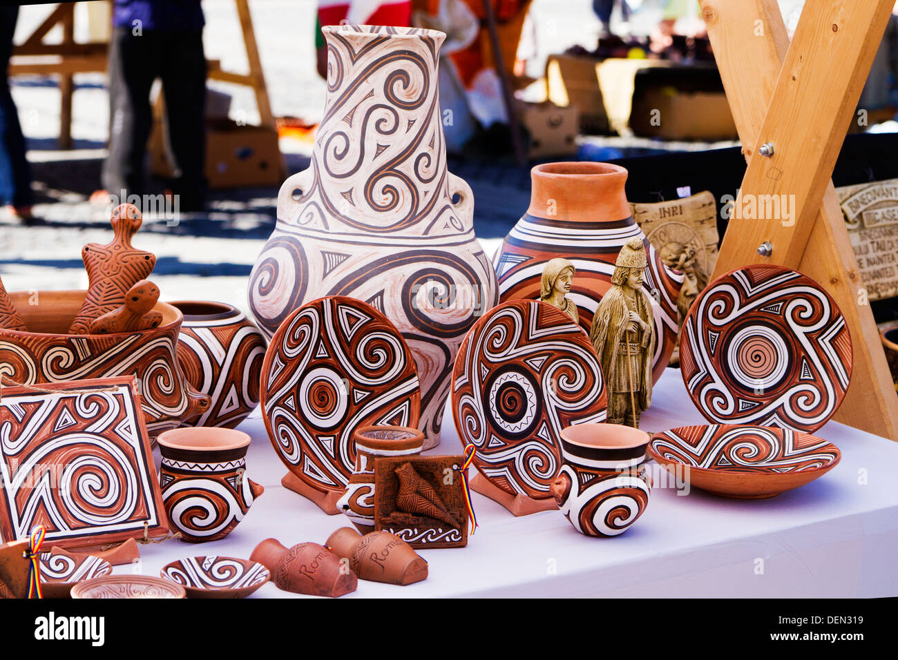 Romanian pottery hi-res stock photography and images - Alamy