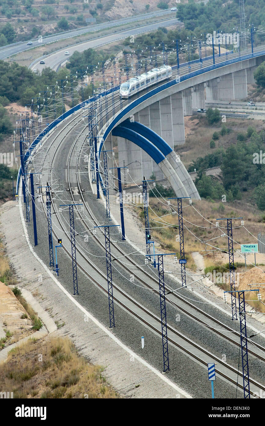 Ave 103 train hi-res stock photography and images - Alamy