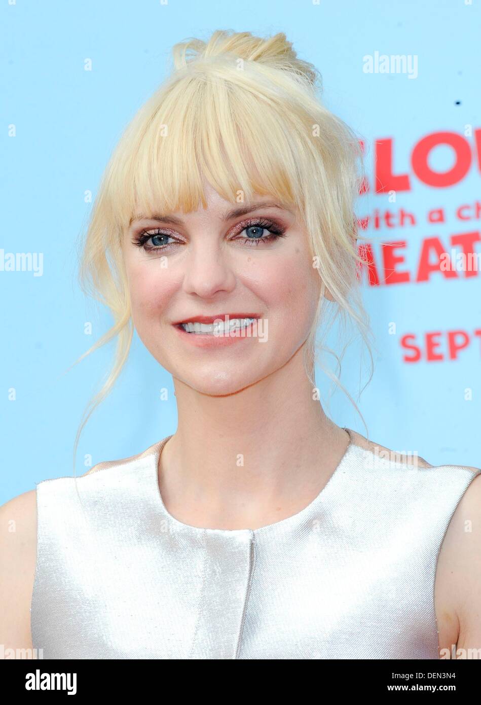 Los Angeles, CA. 21st Sep, 2013. Anna Faris at arrivals for CLOUDY WITH ...