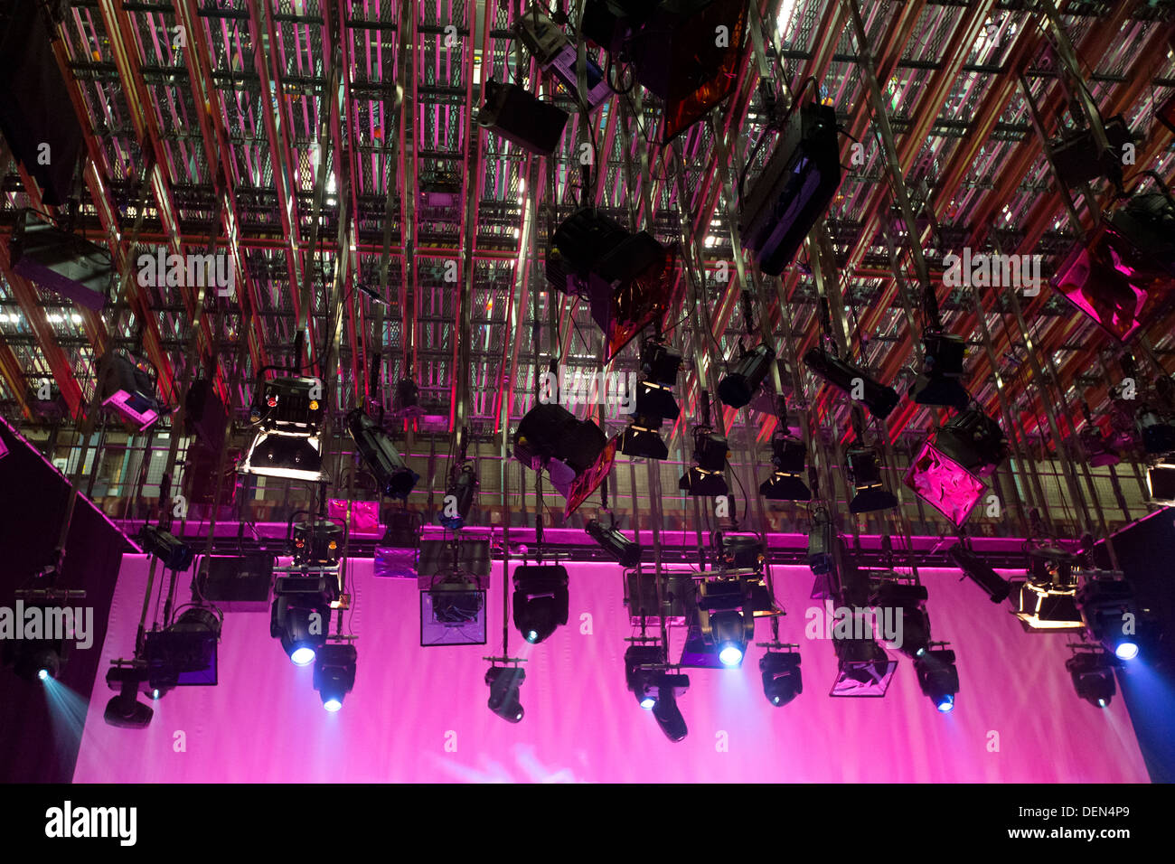 Itv studios filming hi-res stock photography and images - Alamy