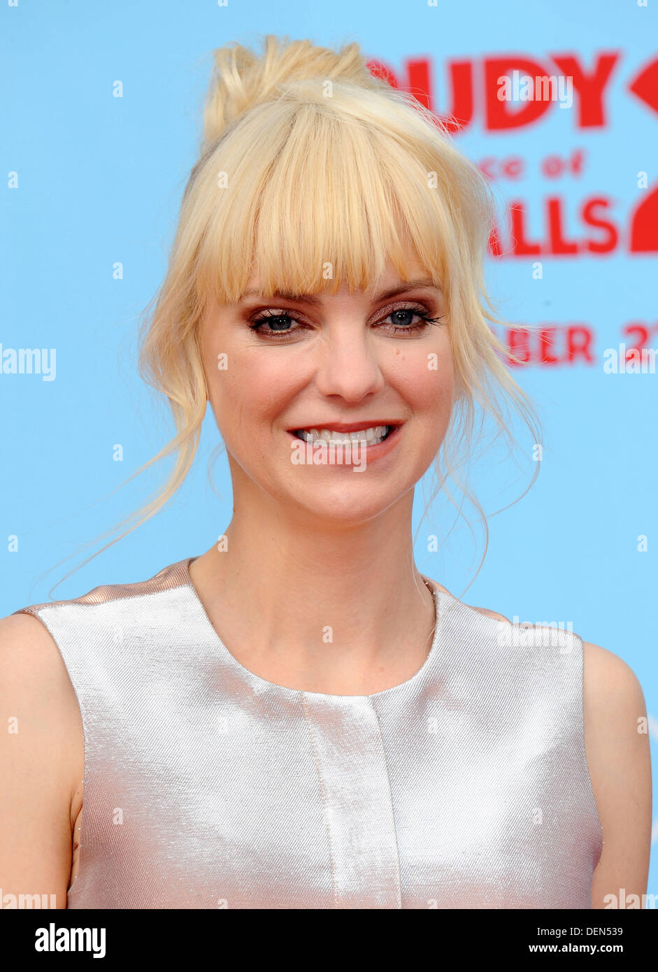 Los Angeles, California, USA. 20th Sep, 2013. Anna Faris attending The Los Angeles Premiere of ...