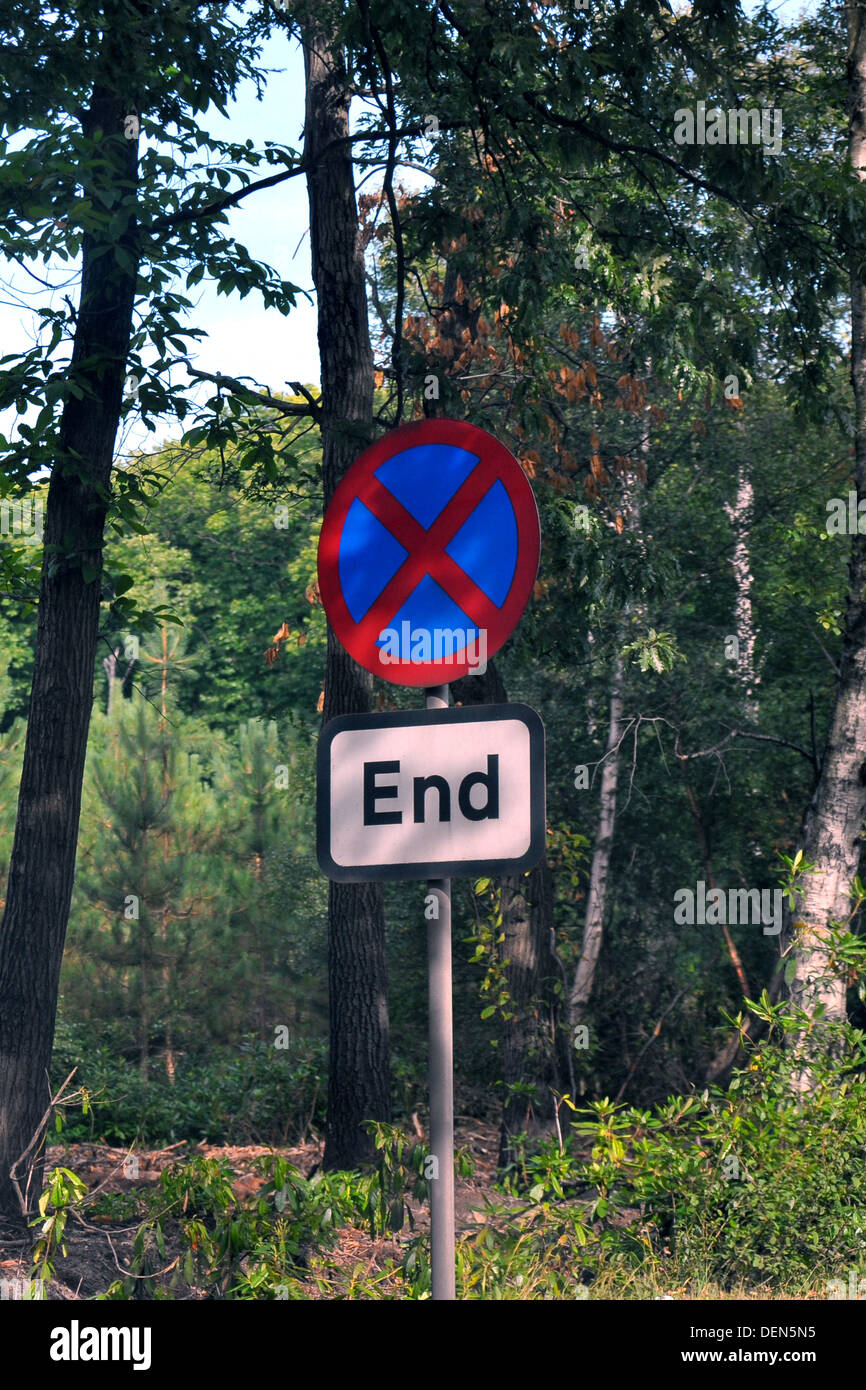 Red circle with a cross hi-res stock photography and images - Alamy