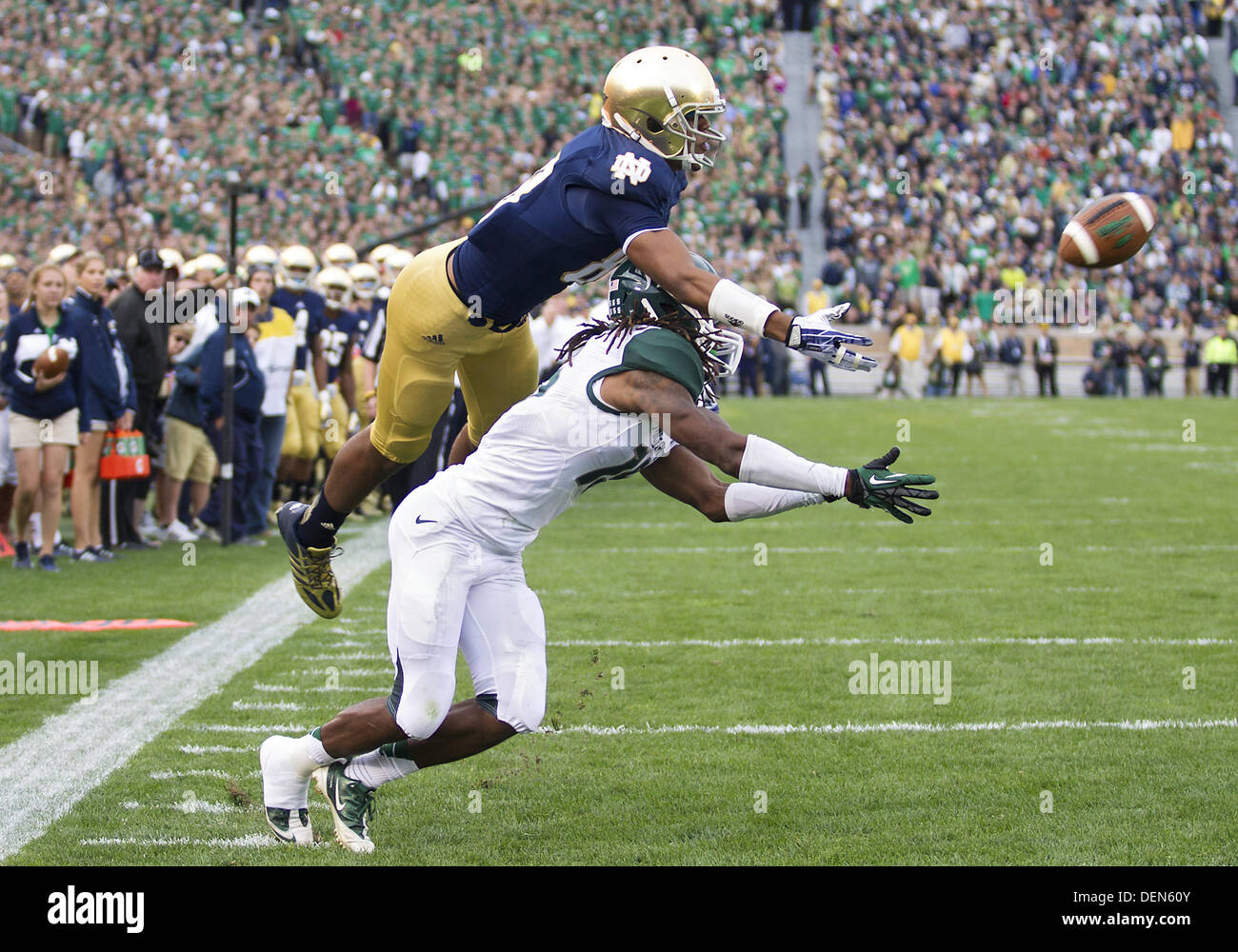 Michigan state cornerback trae waynes hi-res stock photography and ...
