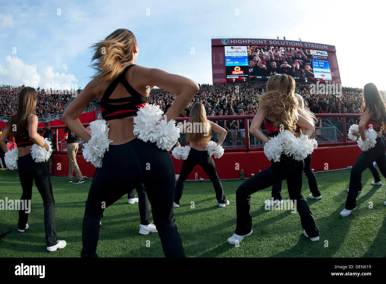 Rutgers football cheerleaders hi-res stock photography and images - Alamy