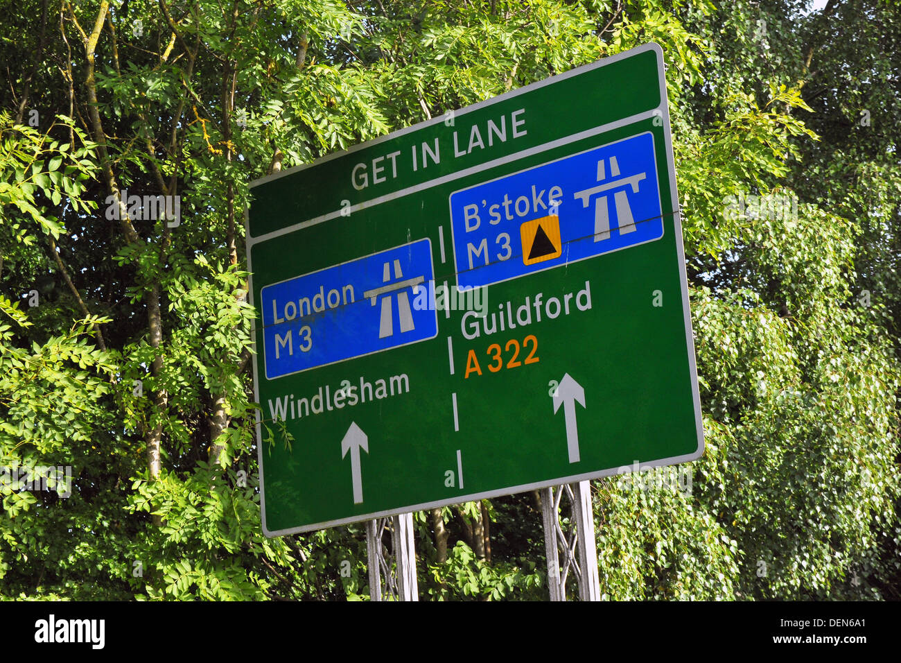 M3 motorway sign hi-res stock photography and images - Alamy