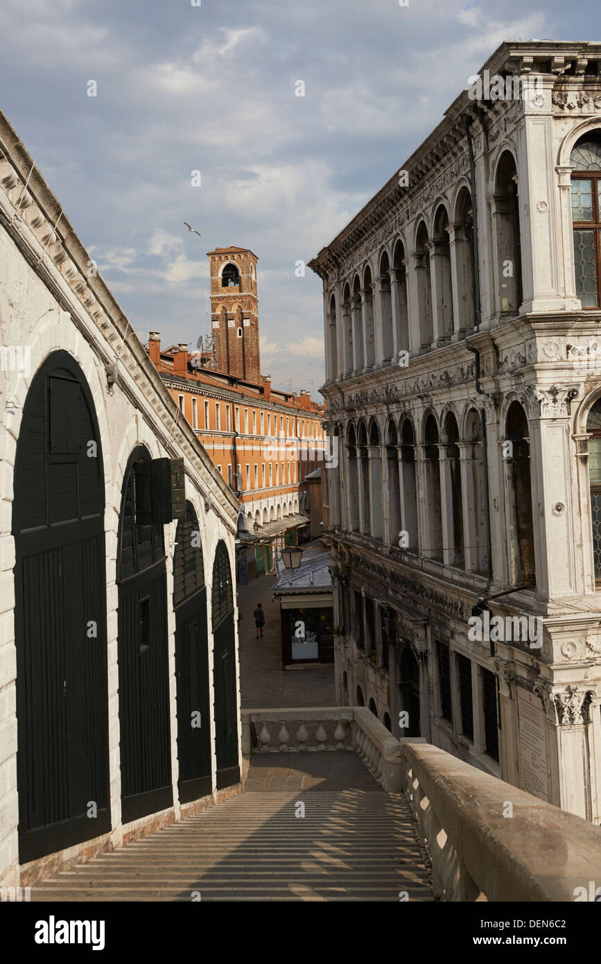 Ancient architecture and walkway in venice hi-res stock photography and ...
