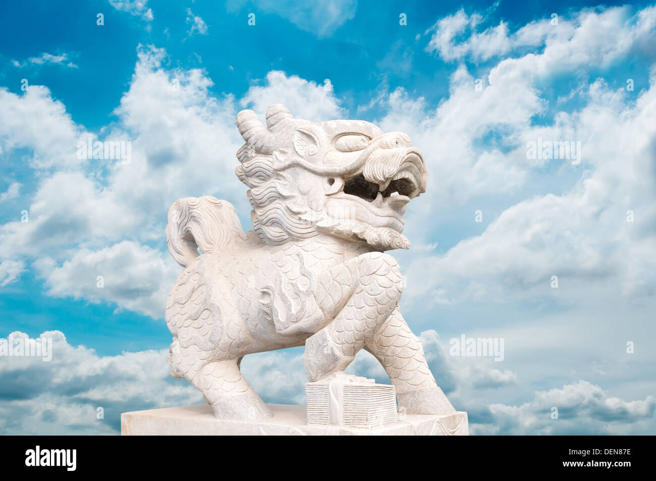 Kirin statue hi-res stock photography and images - Alamy