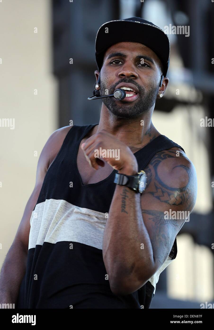 Jason derulo iheartradio music festival and village sat concert hi-res ...