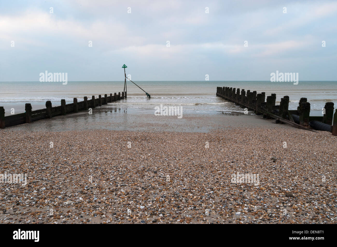 Groins on Bracklesham Bay beach, Sussex UK Stock Photo - Alamy