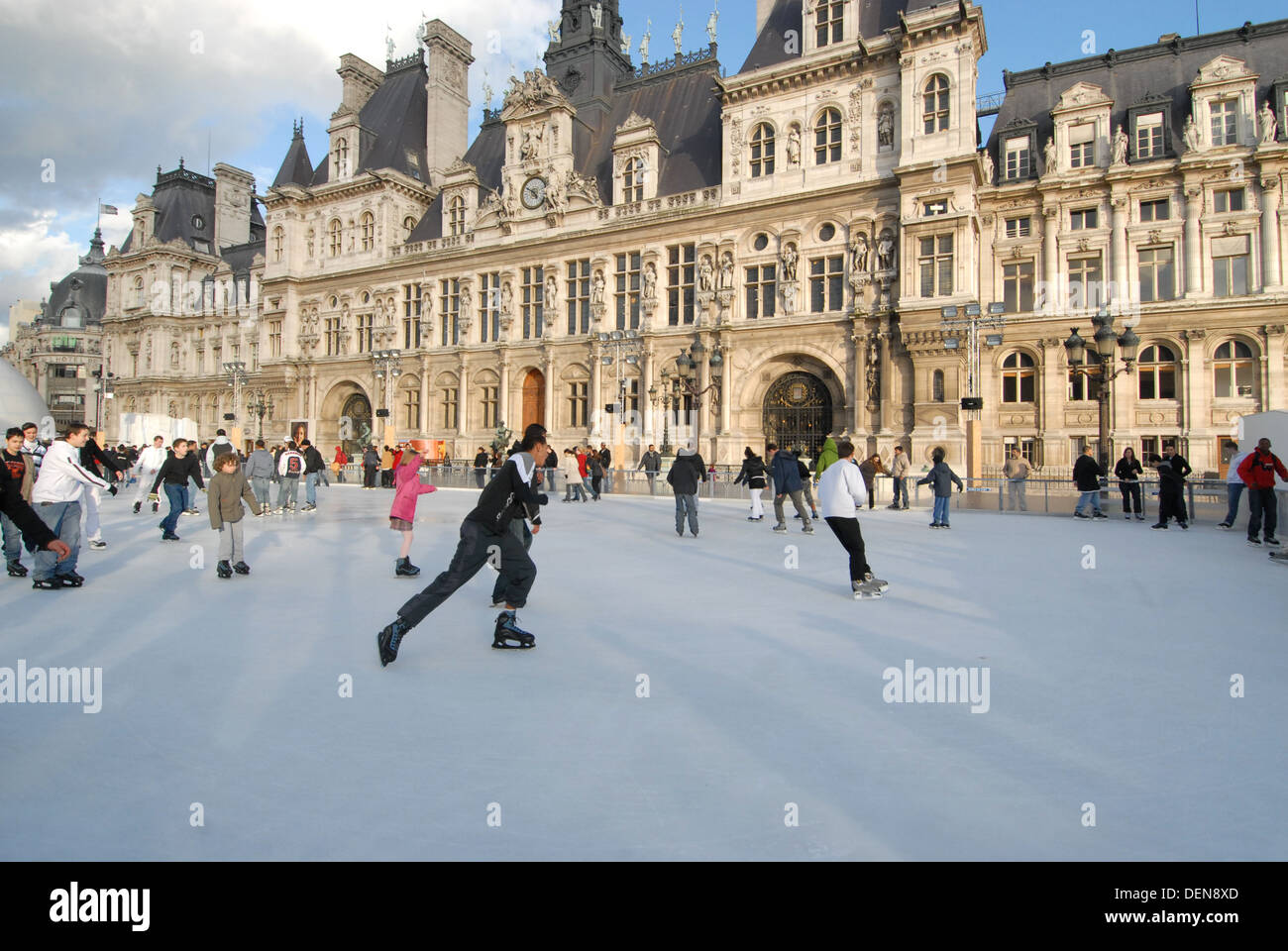 PARIS - Skaters enjoy the winer ice rink at the Hotel de Ville Stock ...