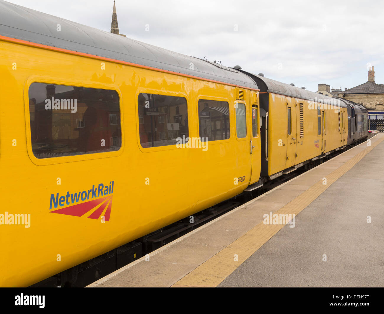 A Direct Rail Services Test Train powered by two Class 37 Diesel ...