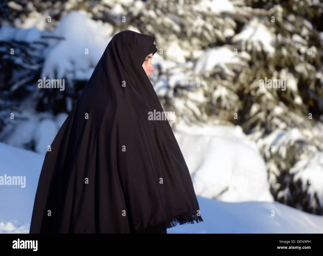 Woman of the Lev Tahor (Pure Heart) Orthodox Jewish community, Sainte ...