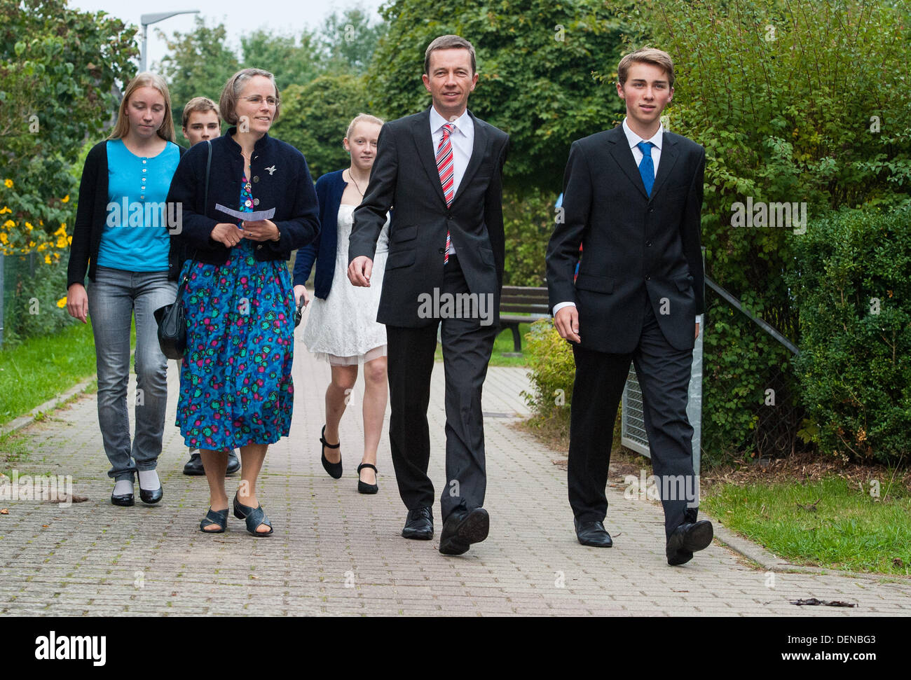 Bernd Lucke (2-R), top candidate of the Alternative for Germany (AfD ...