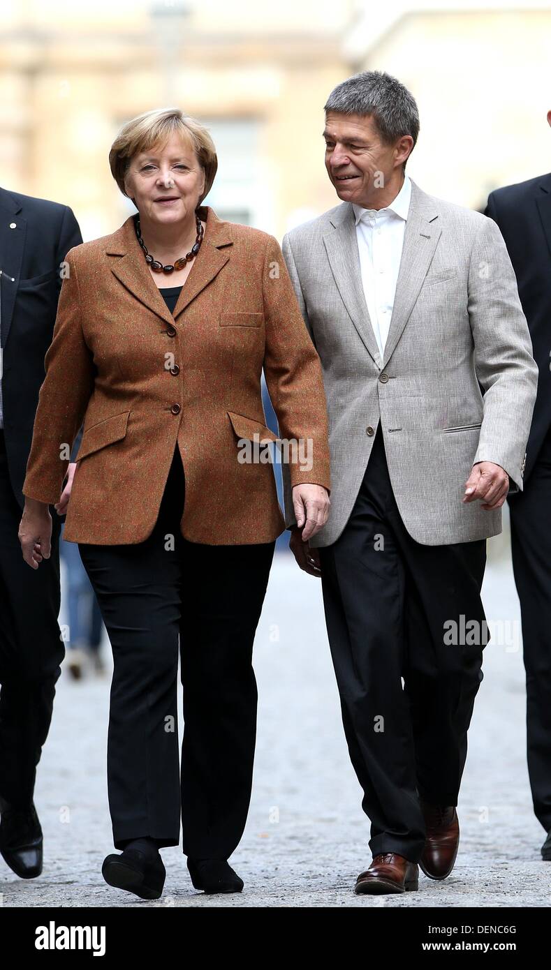 Angela merkel husband joachim sauer hi-res stock photography and images ...