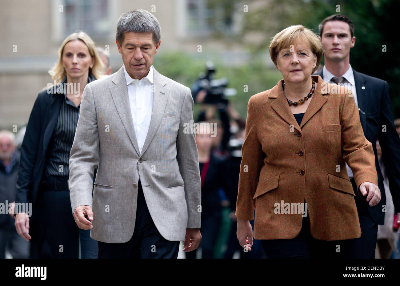 Angela merkel husband joachim sauer hi-res stock photography and images ...