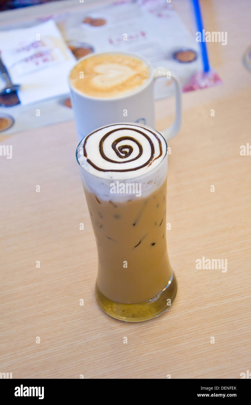 Iced cafe latte hi-res stock photography and images - Alamy