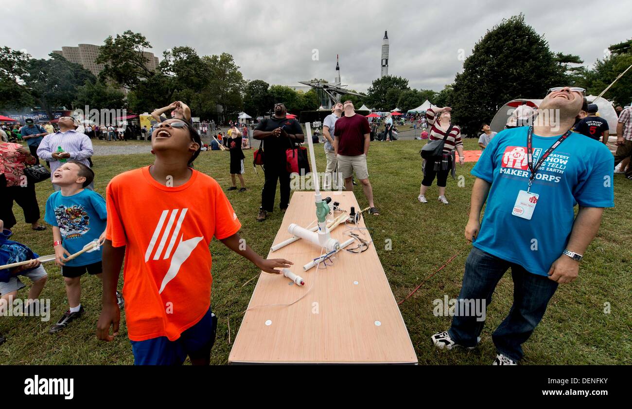 Children launch hi-res stock photography and images - Alamy