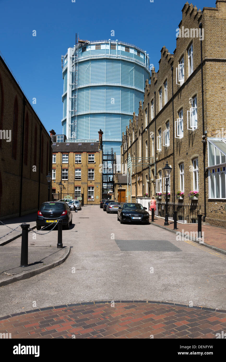 Gasometer england houses hi-res stock photography and images - Alamy