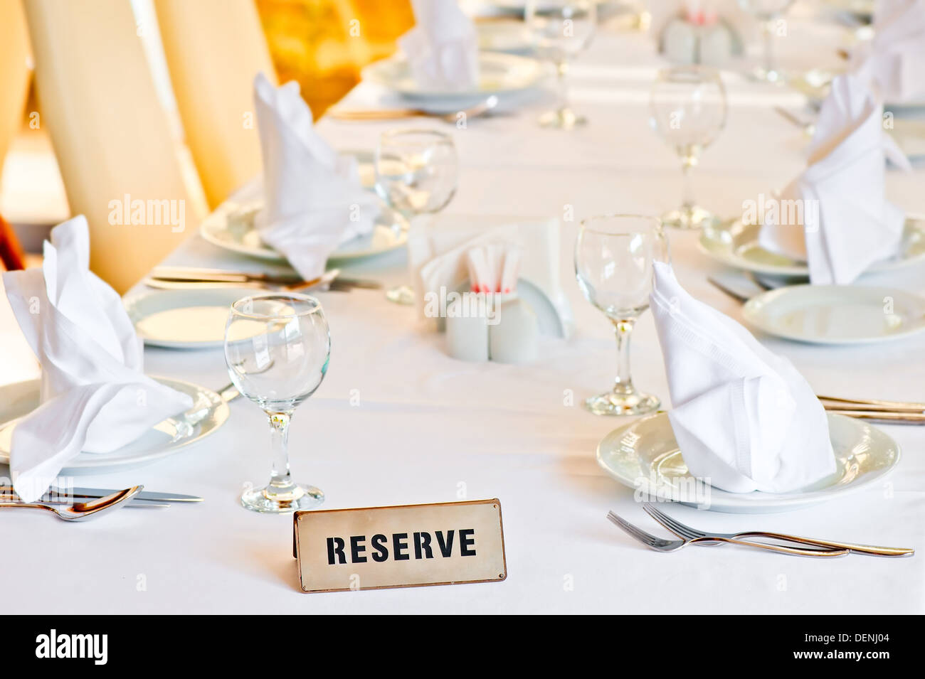 Guests dining table hi-res stock photography and images - Alamy