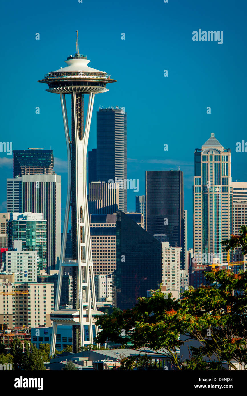 How tall is the seattle space needle hi-res stock photography and ...