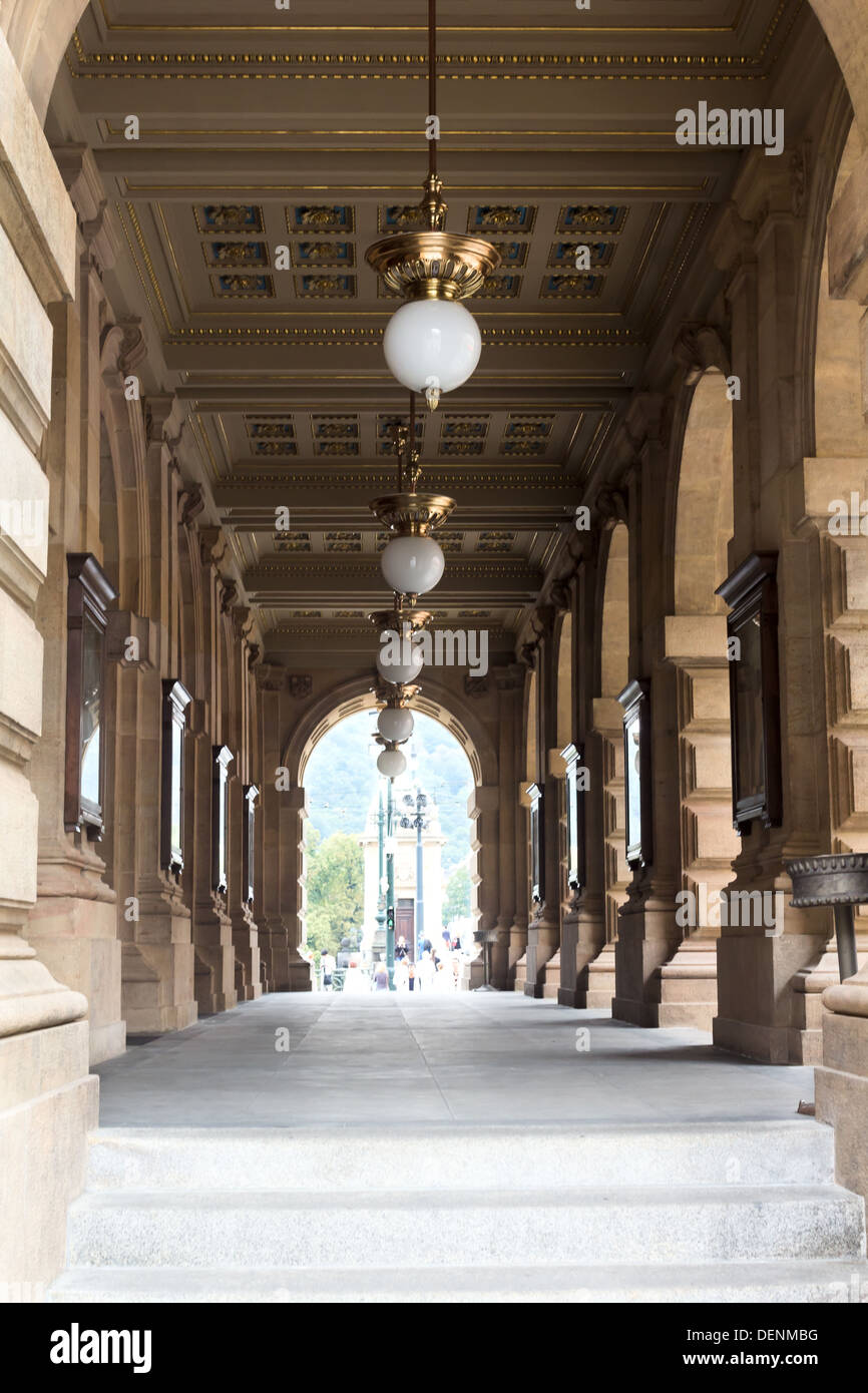 Ancient wall with arch hi-res stock photography and images - Alamy