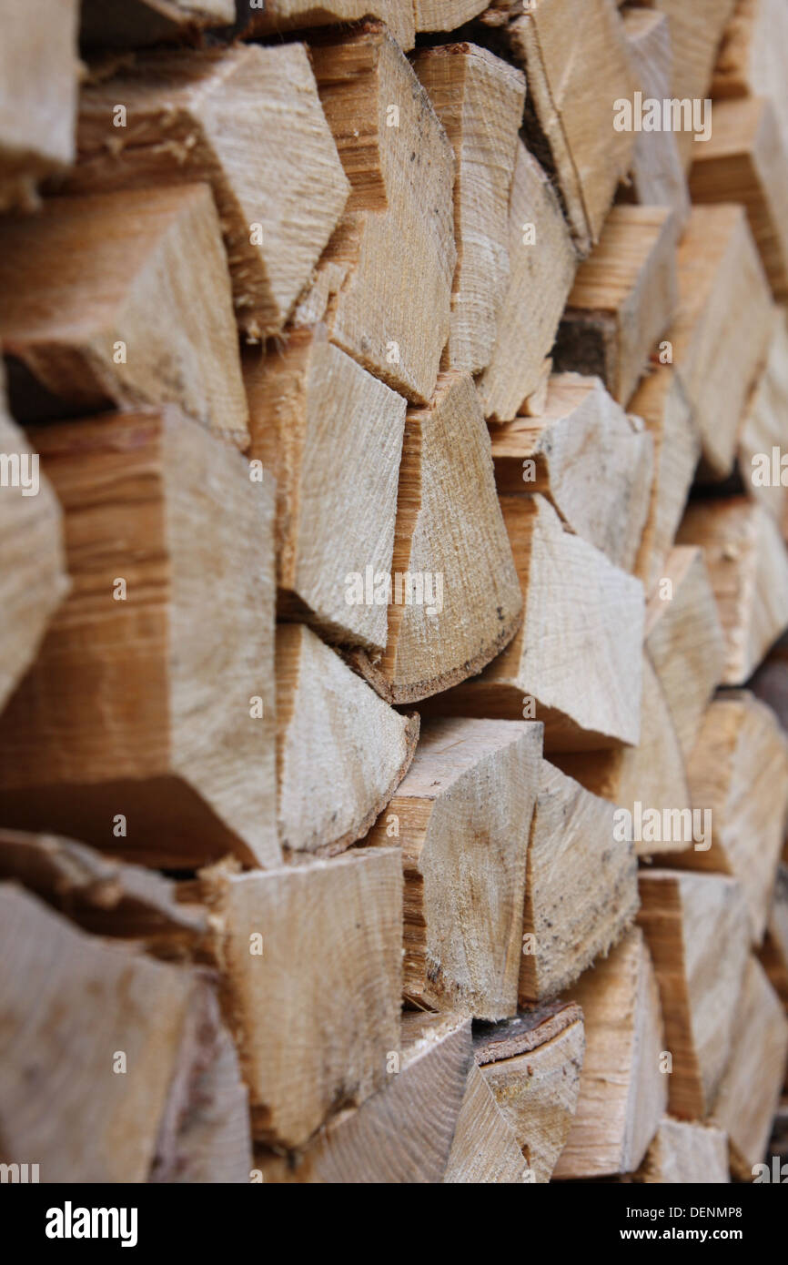 Chopped firewood hi-res stock photography and images - Alamy
