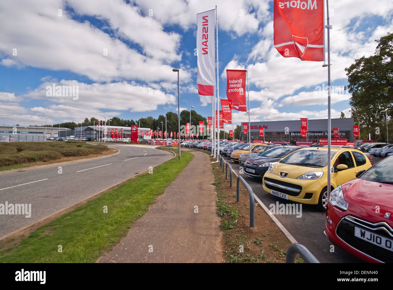 Used car sales forecourt hi-res stock photography and images - Alamy