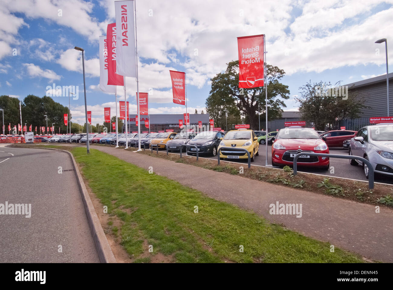 Cars for sale on Forecourt at retail park Cars Dealer Stock Photo - Alamy