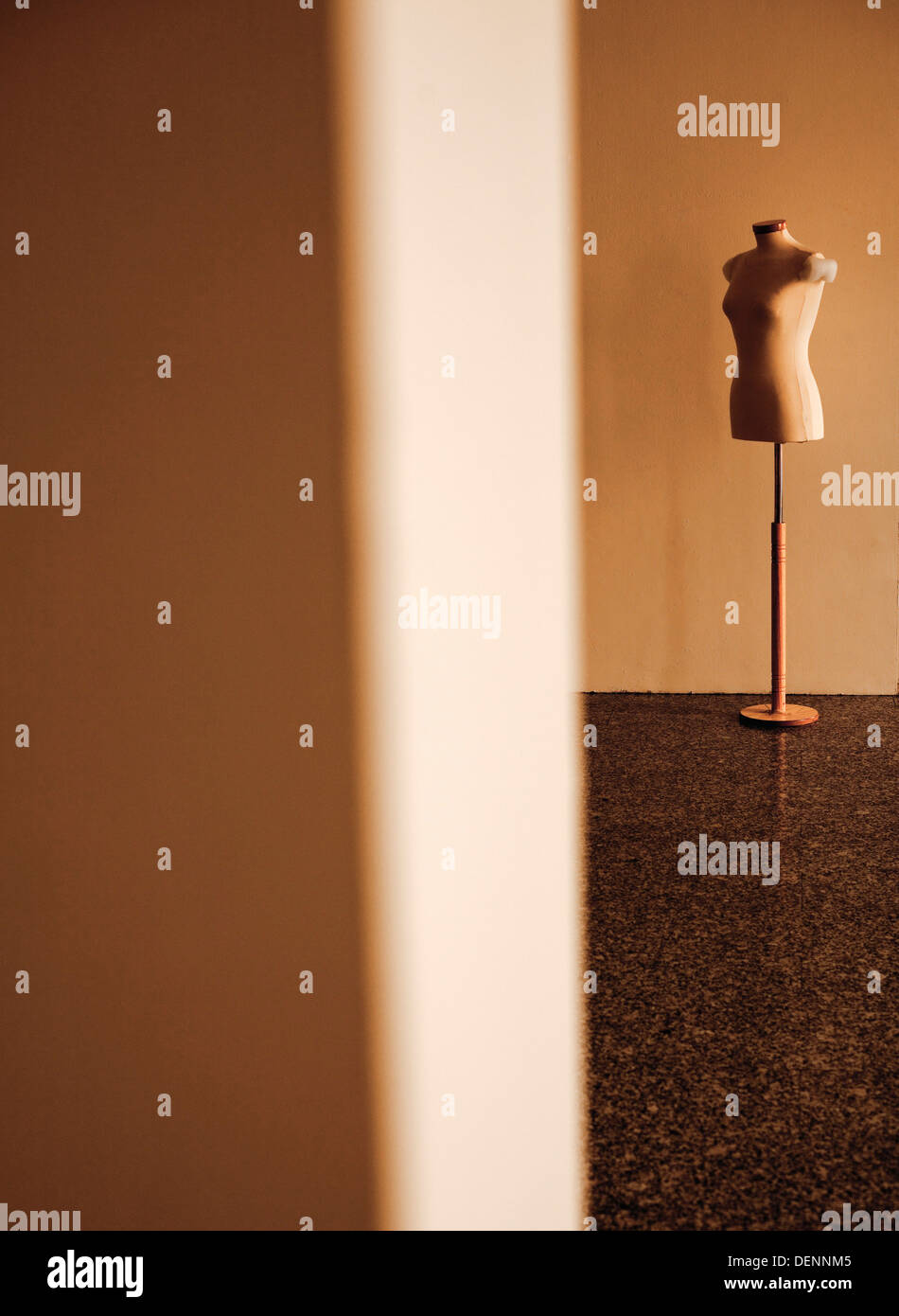 Empty mannequin hi-res stock photography and images - Alamy