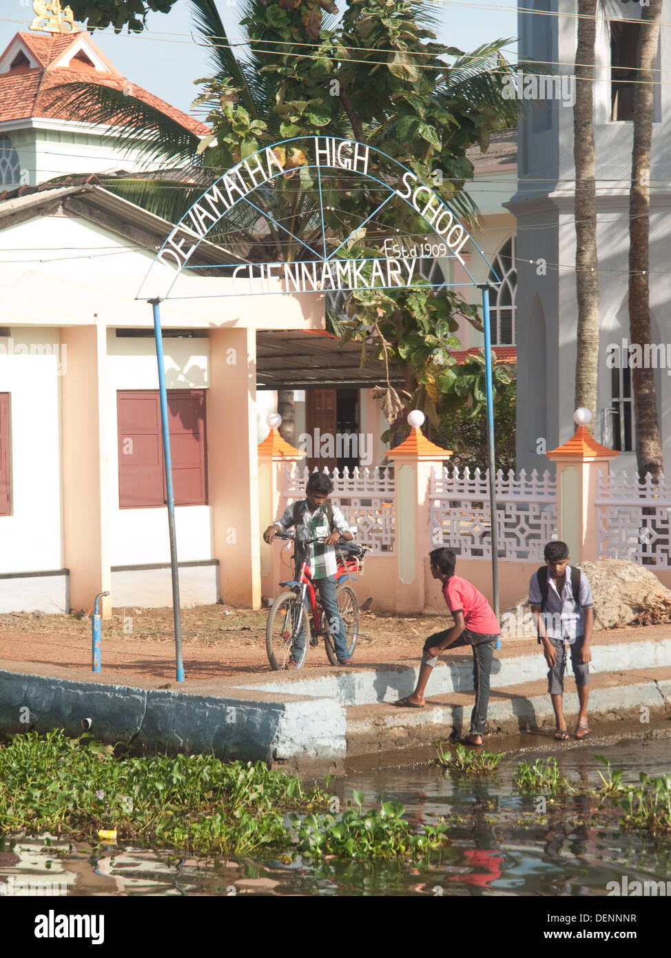 Kerala school children hi-res stock photography and images - Alamy
