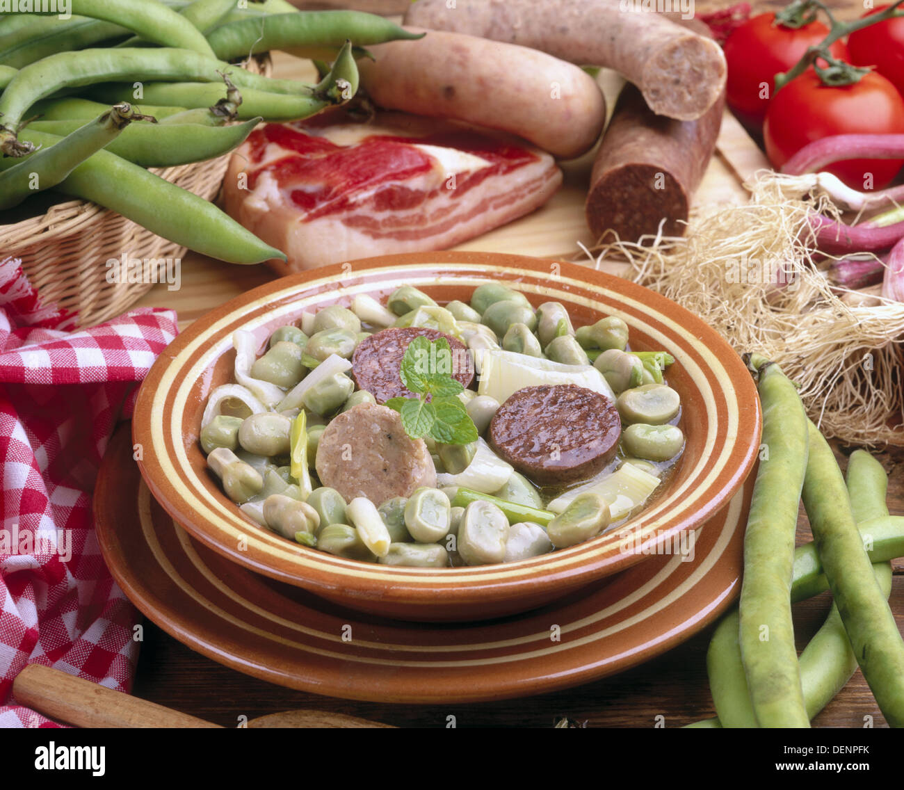 Habas A La Catalana High Resolution Stock Photography and Images - Alamy