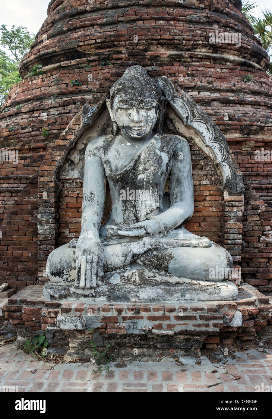 Buddha statue in Buddhist temple Stock Photo - Alamy