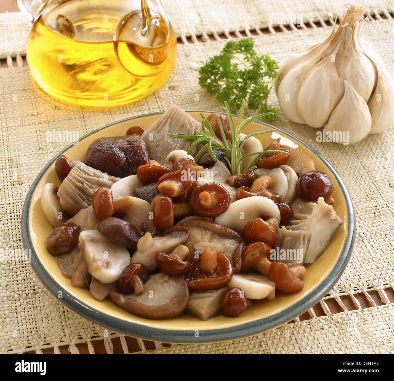 Muhsrooms hi-res stock photography and images - Alamy