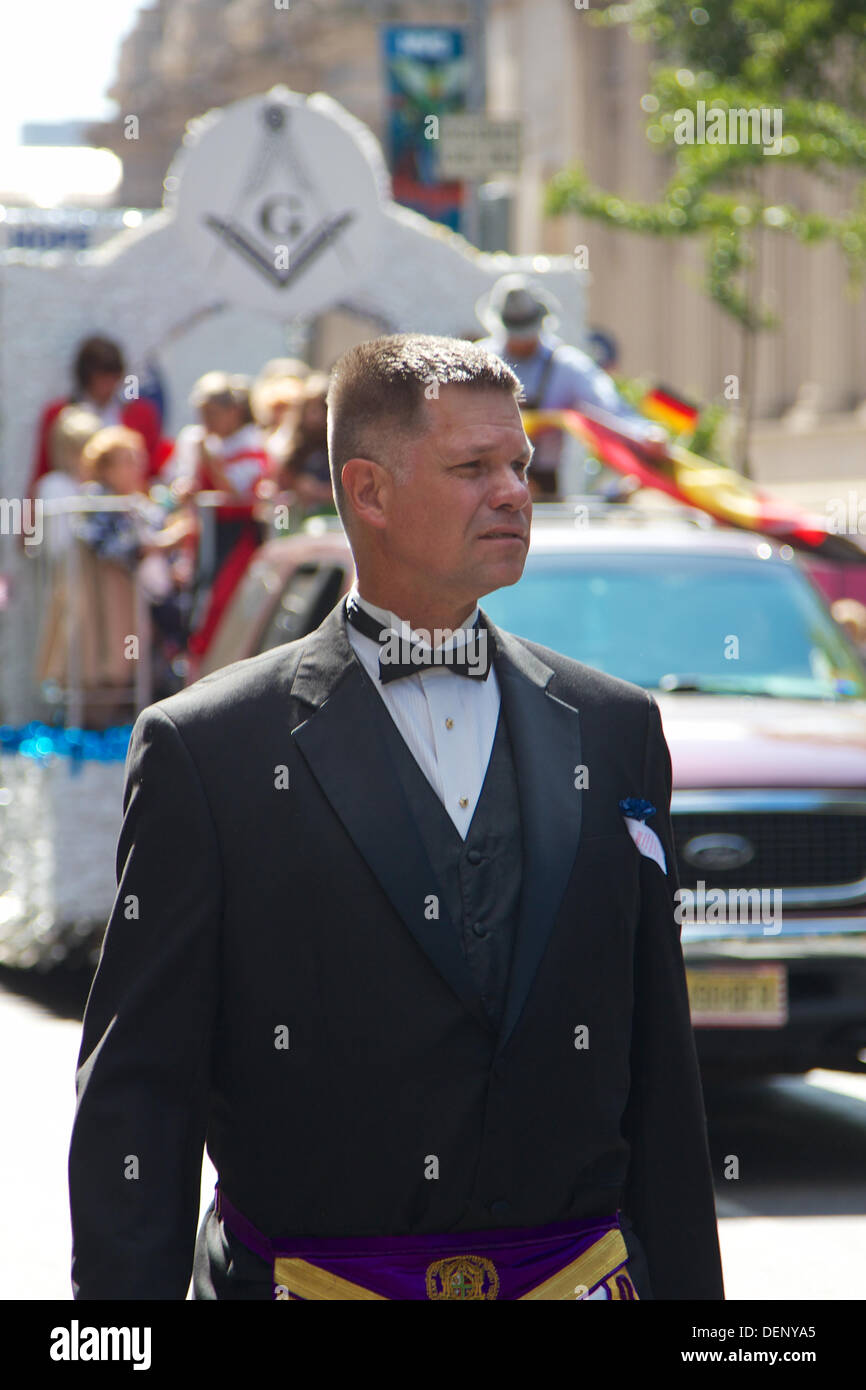 Masonic uniform hi-res stock photography and images - Alamy