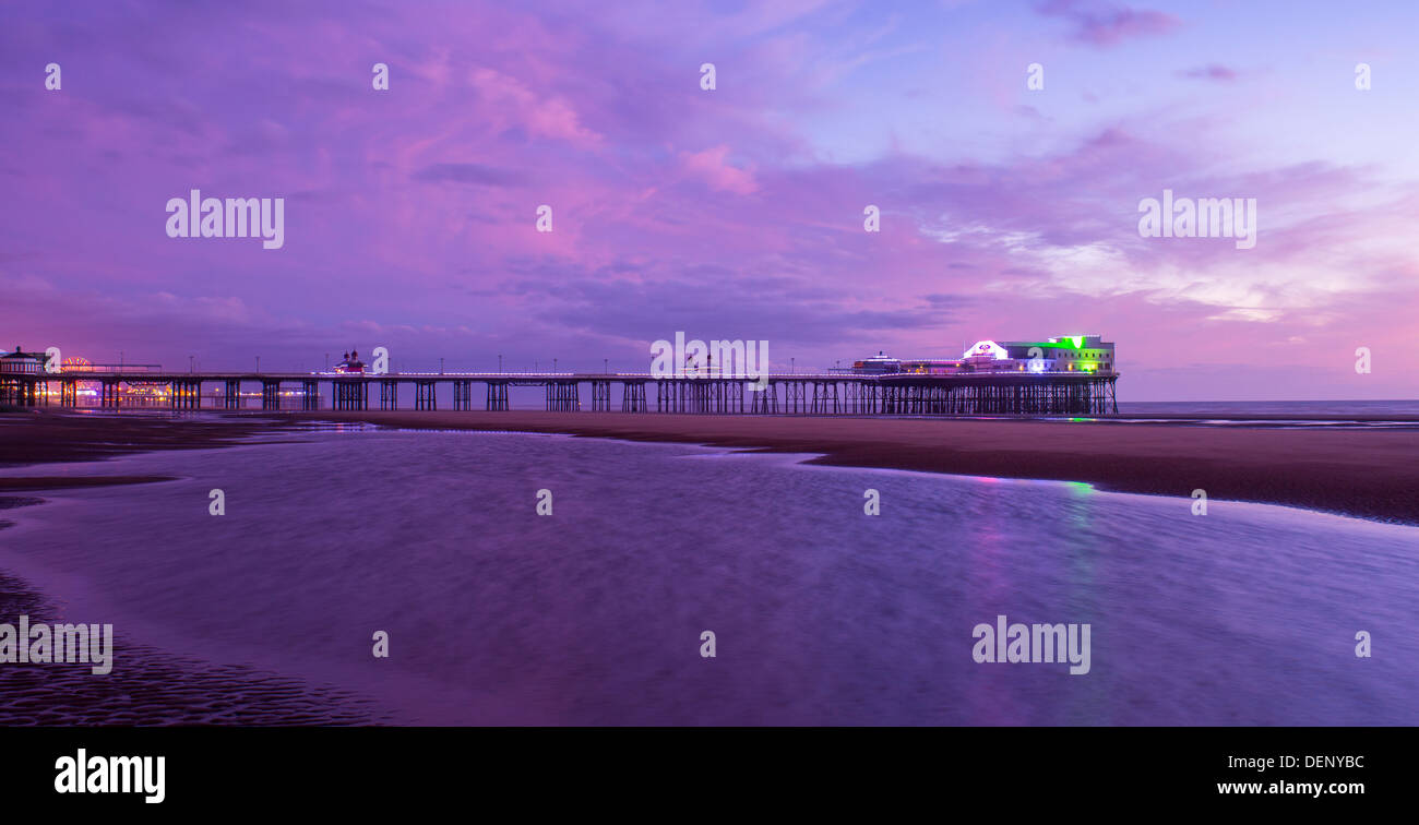 North pier blackpool england north pier hi-res stock photography and ...