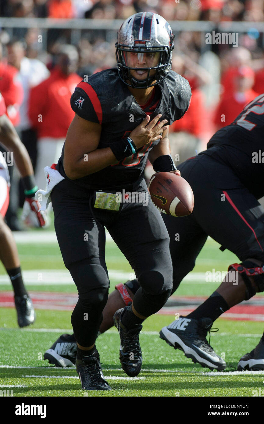 Rutgers scarlet knights quarterback gary nova 10 hi-res stock ...