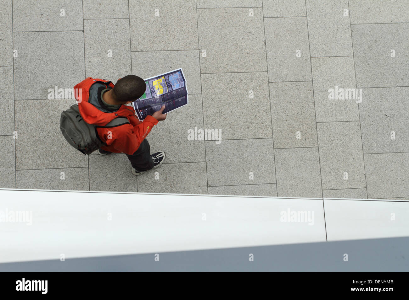 Reading street map hi-res stock photography and images - Alamy