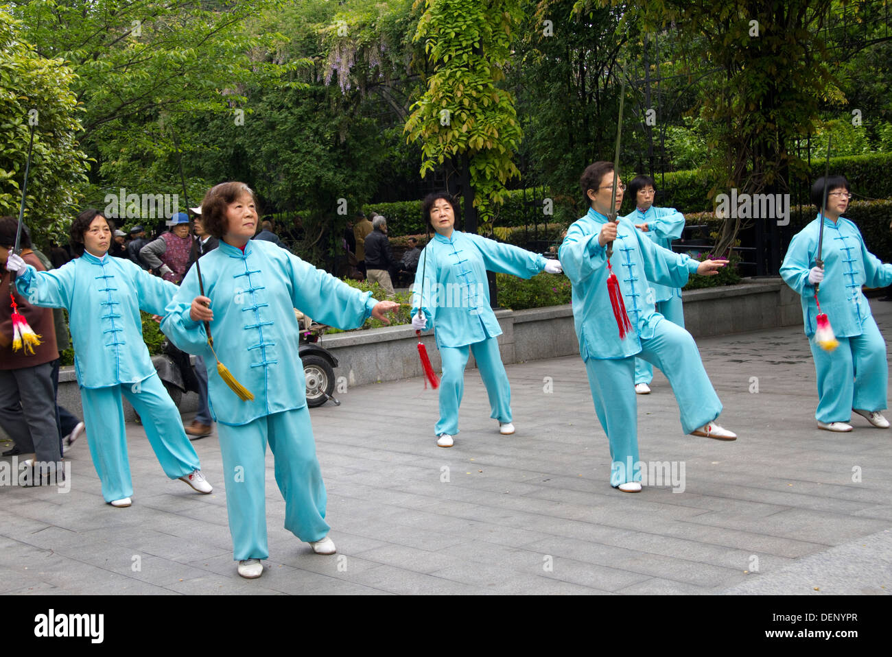 Martial arts in Fuxing Park, Shanghai China Stock Photo - Alamy