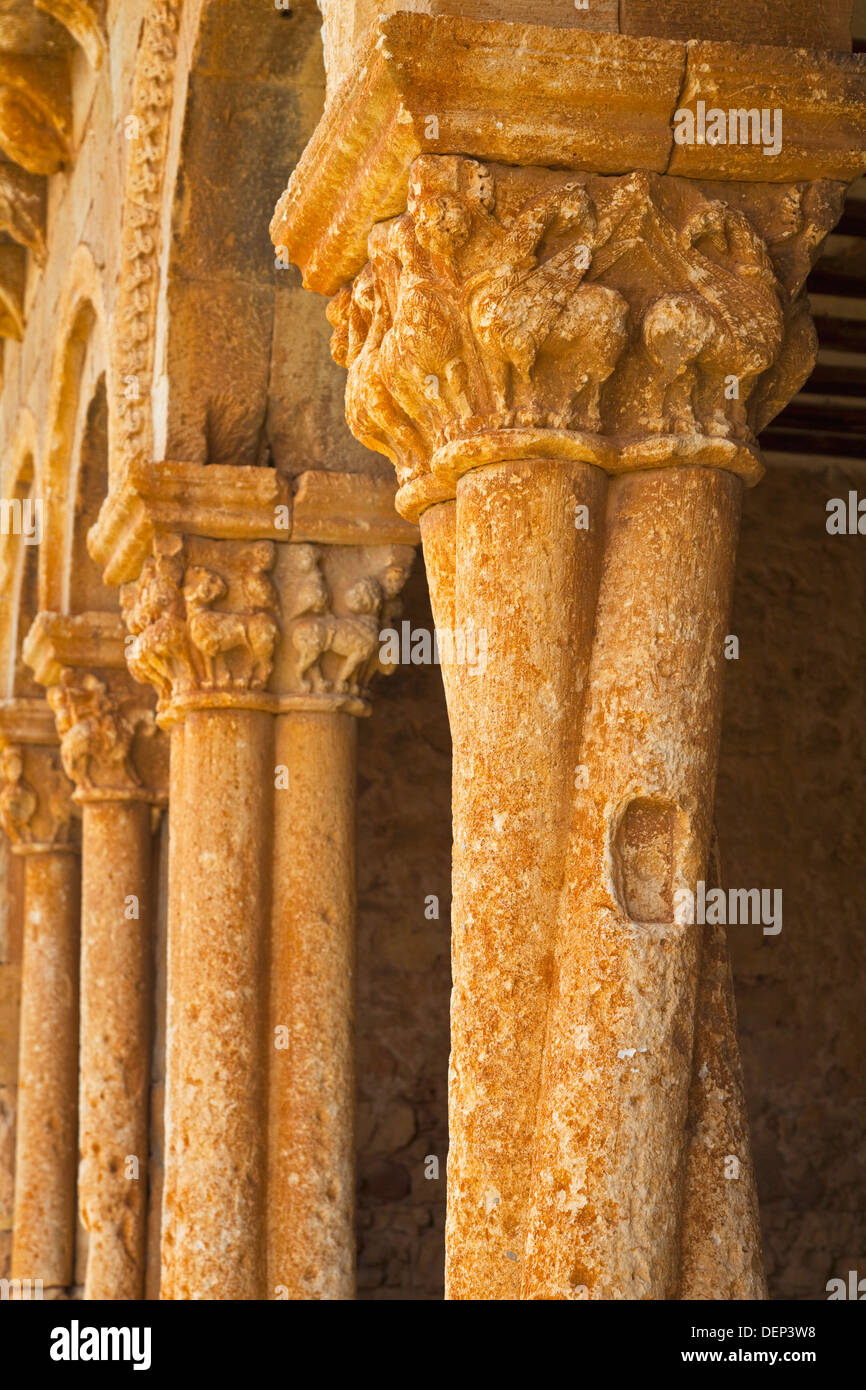 Twisted column hi-res stock photography and images - Alamy