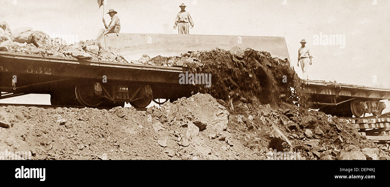 Construction of the Panama Canal - A Lidger Wood unloader - early 1900s ...