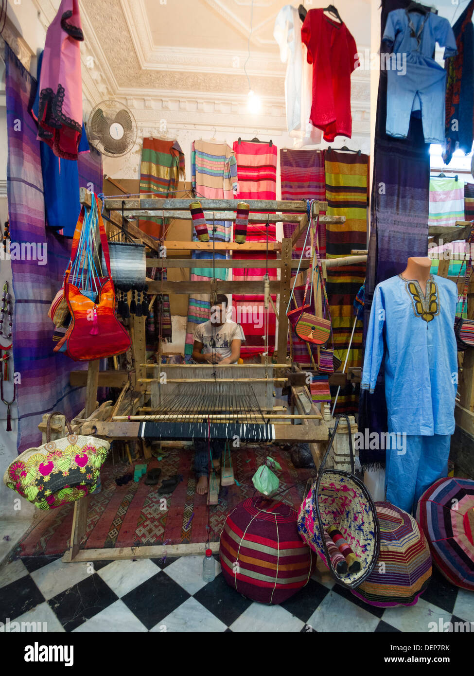 Man Weaving Loom High Resolution Stock Photography and Images - Alamy