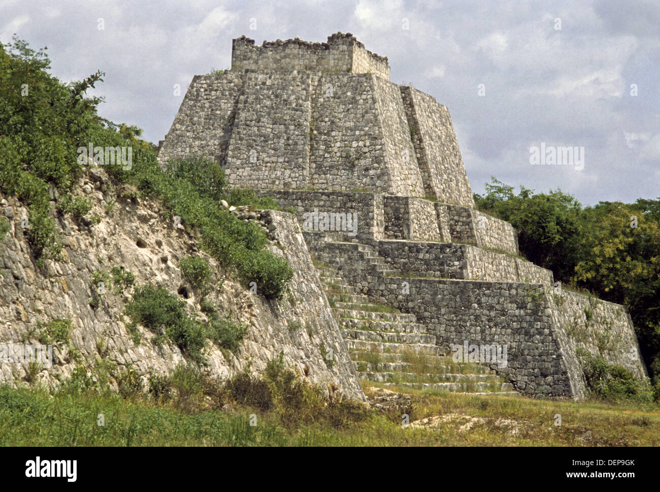 Edzna mexico ruins hi-res stock photography and images - Alamy