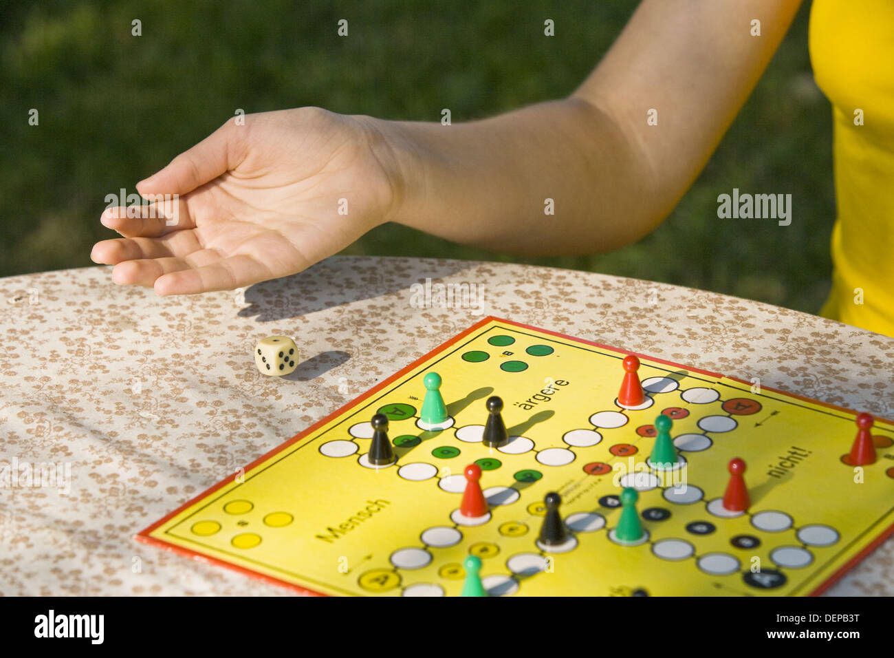 Hand toss hi-res stock photography and images - Alamy