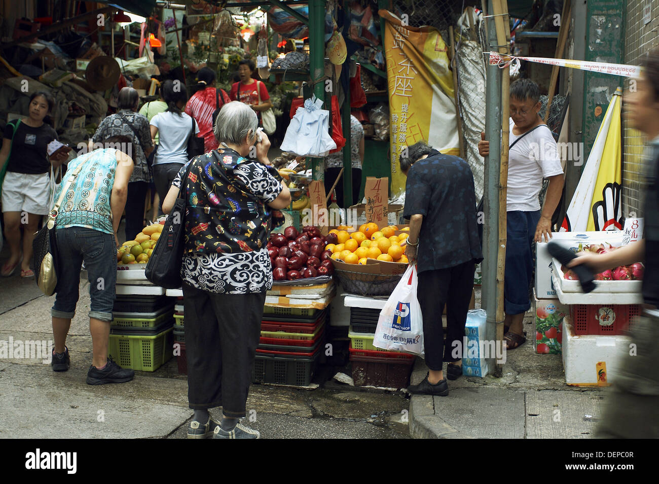Hong kong fruit stand hi-res stock photography and images - Alamy