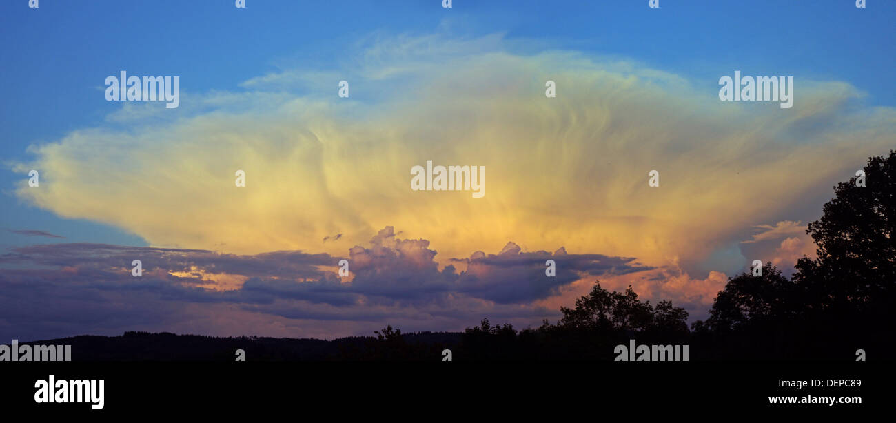 Nimbus cloud hi-res stock photography and images - Alamy