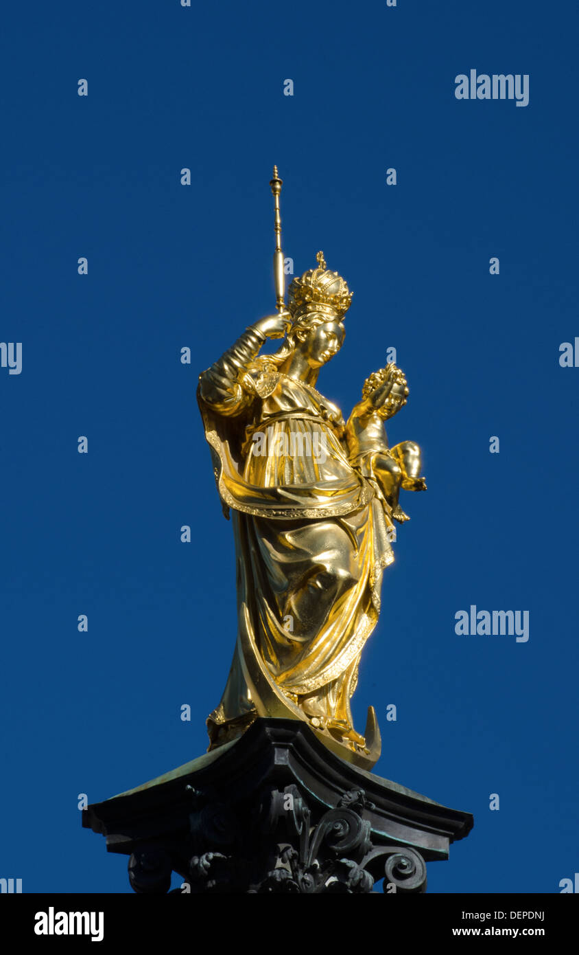 Golden statue virgin mary hi-res stock photography and images - Alamy