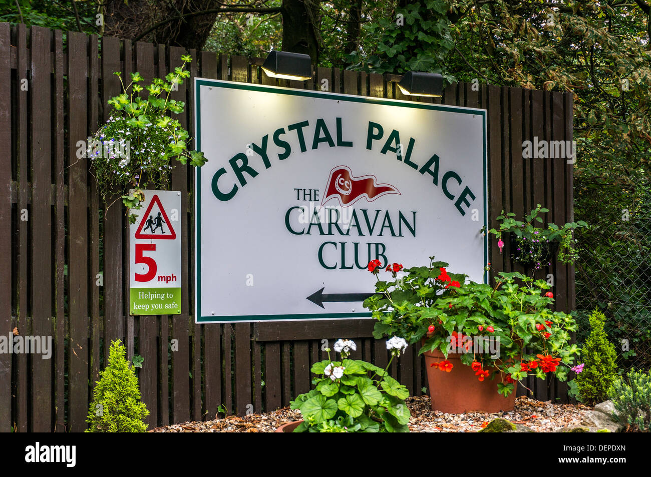 Caravan park sign hi-res stock photography and images - Alamy