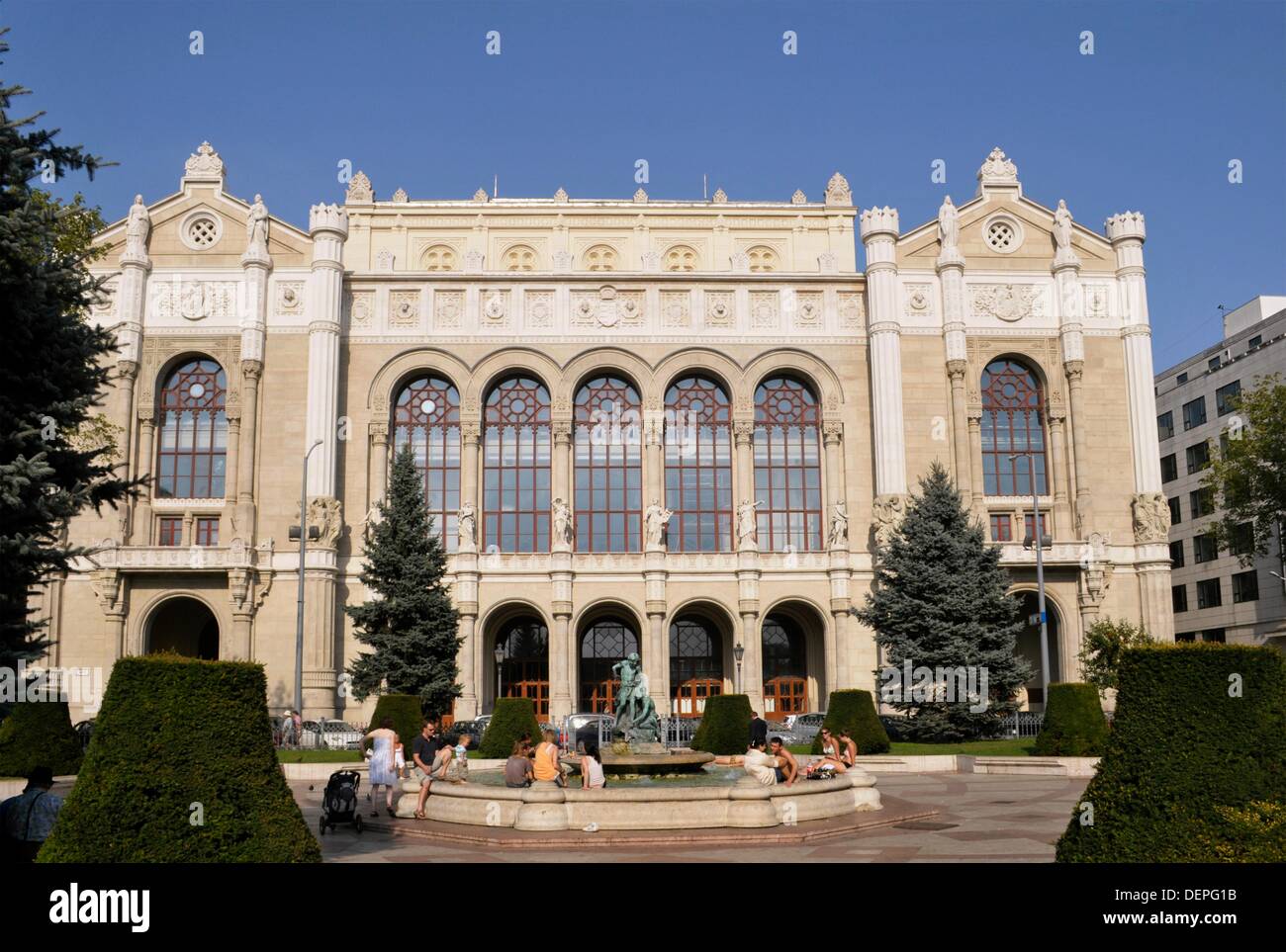 Vigado fountain hi-res stock photography and images - Alamy