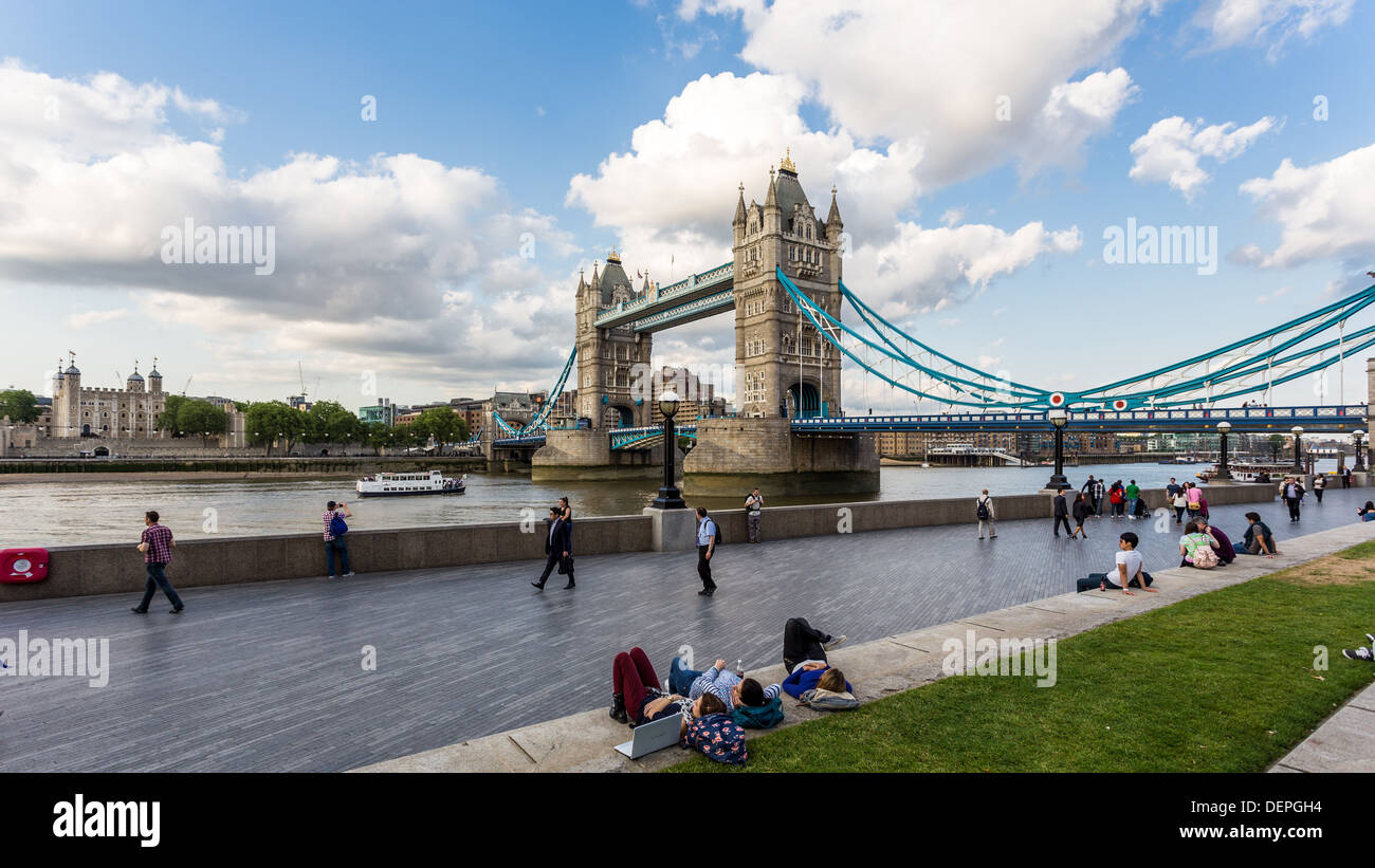 London bridge people hi-res stock photography and images - Alamy